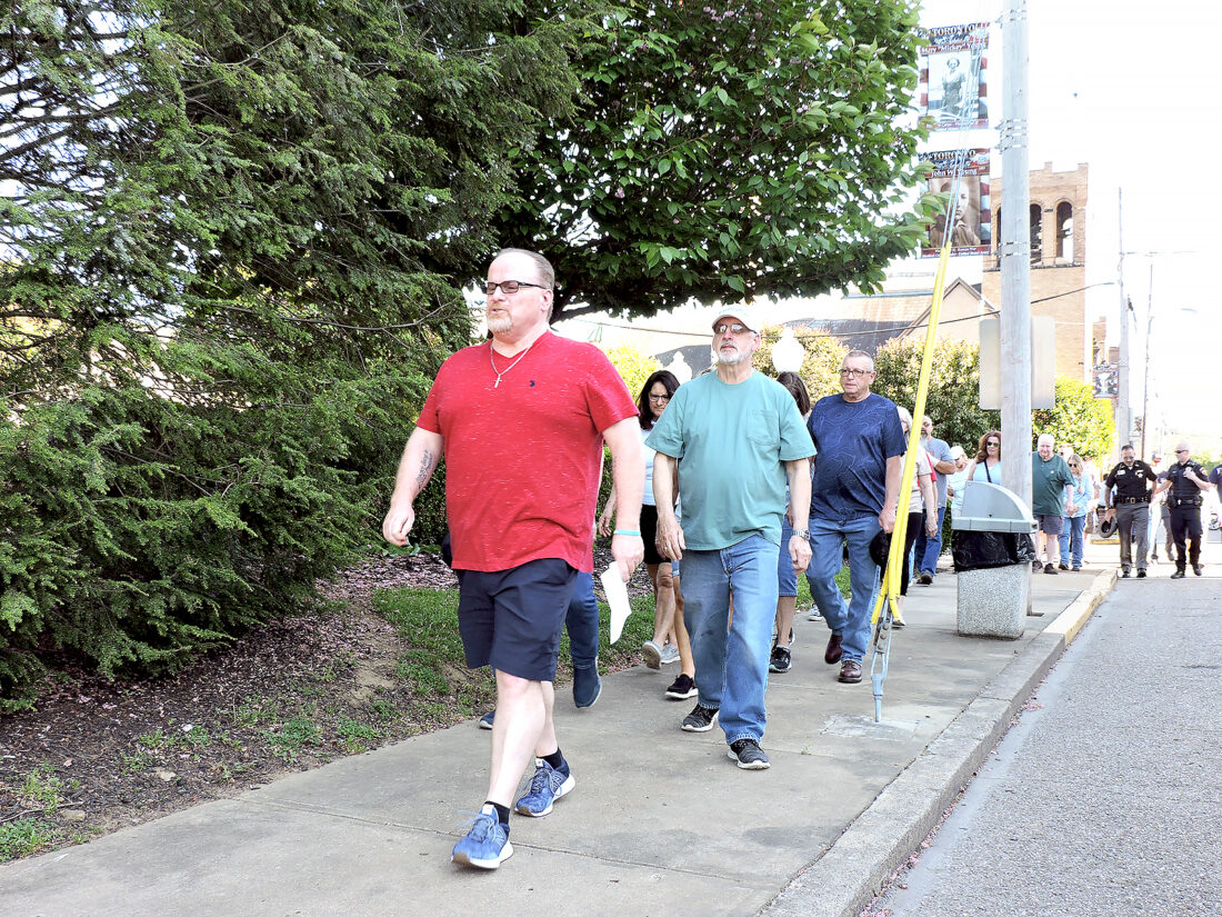 Area officials, residents unite in prayer | News, Sports, Jobs - The ...